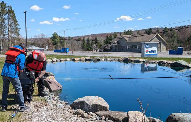 Deicer, pond aerator, floating fountain installation - Canadian Pond